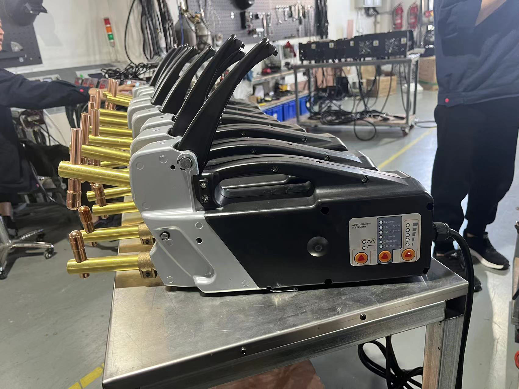 F230 Handheld spot welder - Sinictec | spot welder, car spotter, stud ...